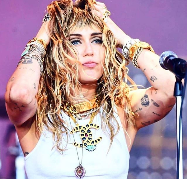 Miley Cyrus do të performojë në Prishtinë