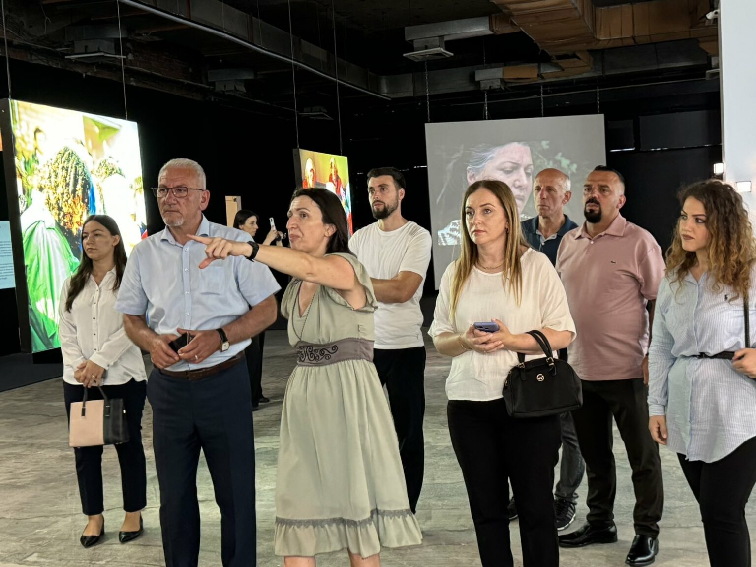 Ballazhi në “Reporting House”: Kjo ekspozitë ka rëndësi për të gjithë ...