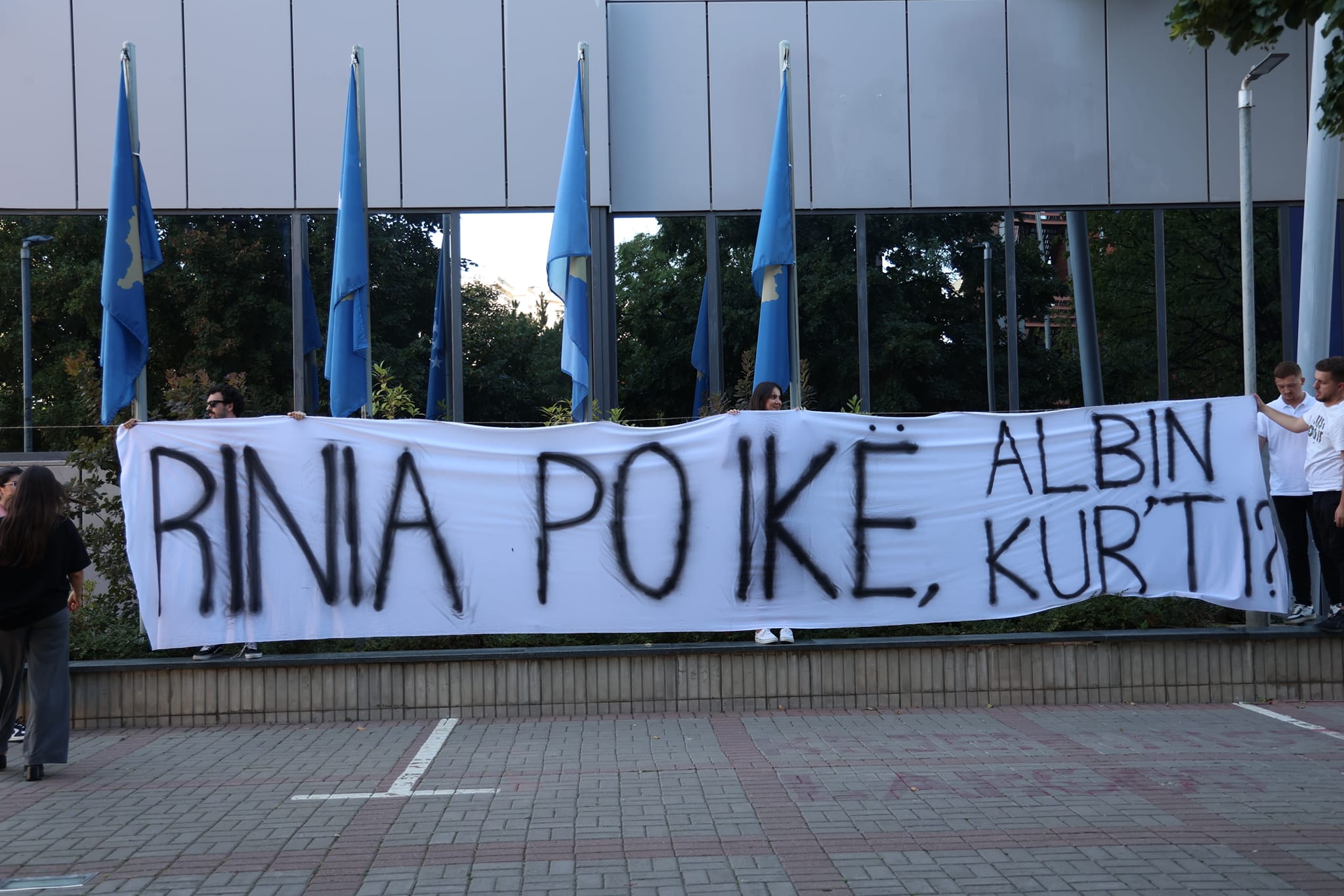 Aksioni i PDK-së në Ditën e Rinisë: Rinia po ikë, Albin Kur’ti?