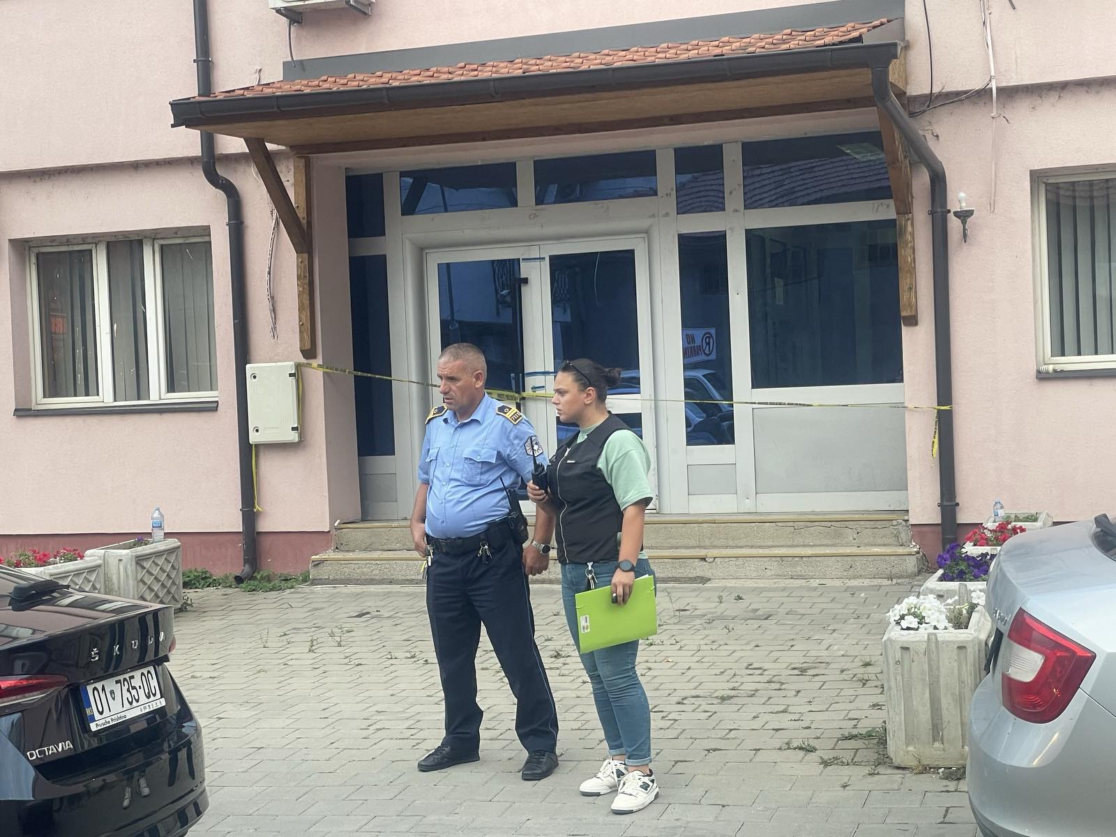 Policia i vë shiritin objektit ku kanë vepruar strukturat paralele në ...