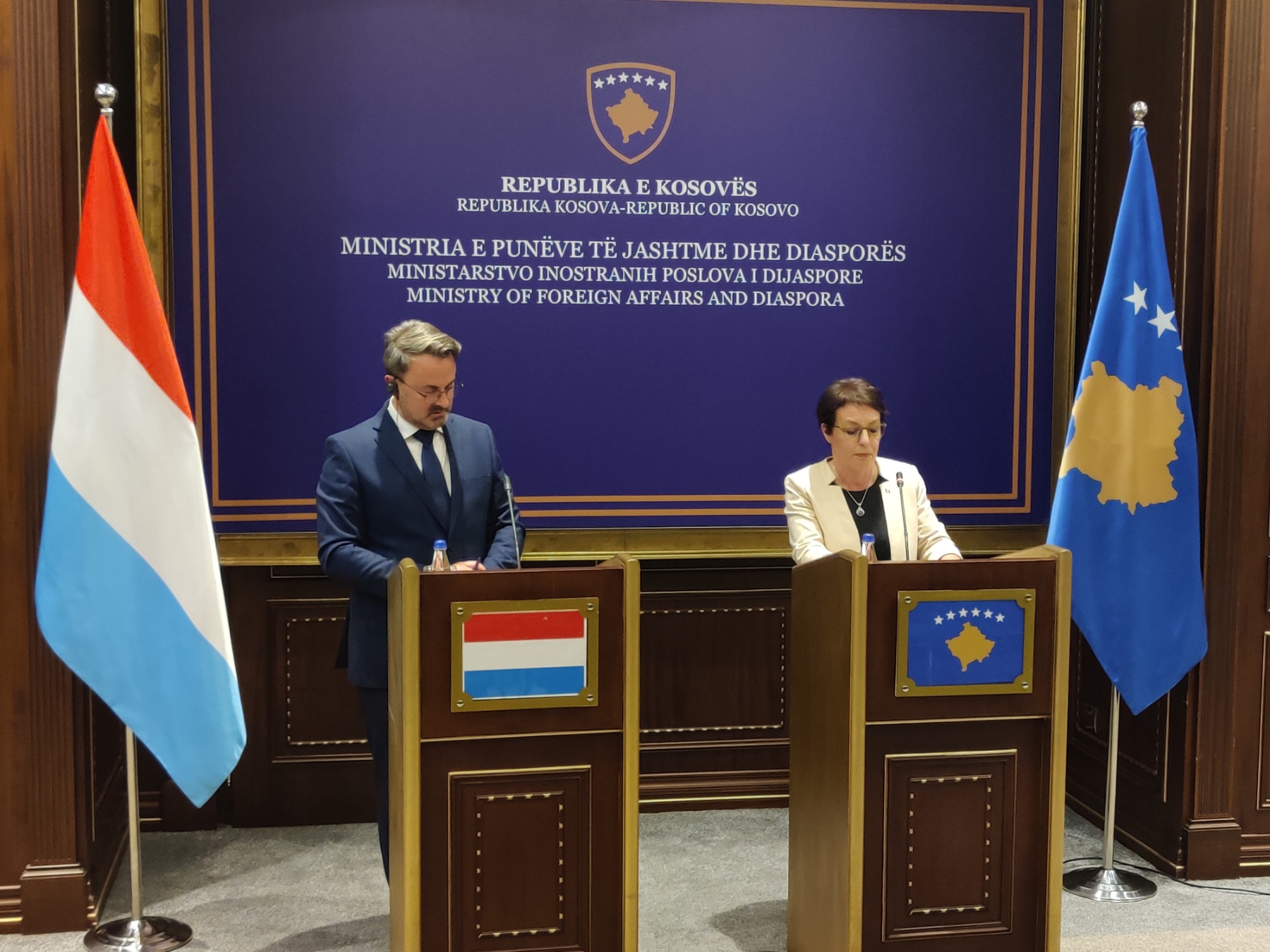 Zëvendëskryeministri i Luksemburgut përgjigjet me metaforë kur pyetet se pse nuk po hiqen masat ...