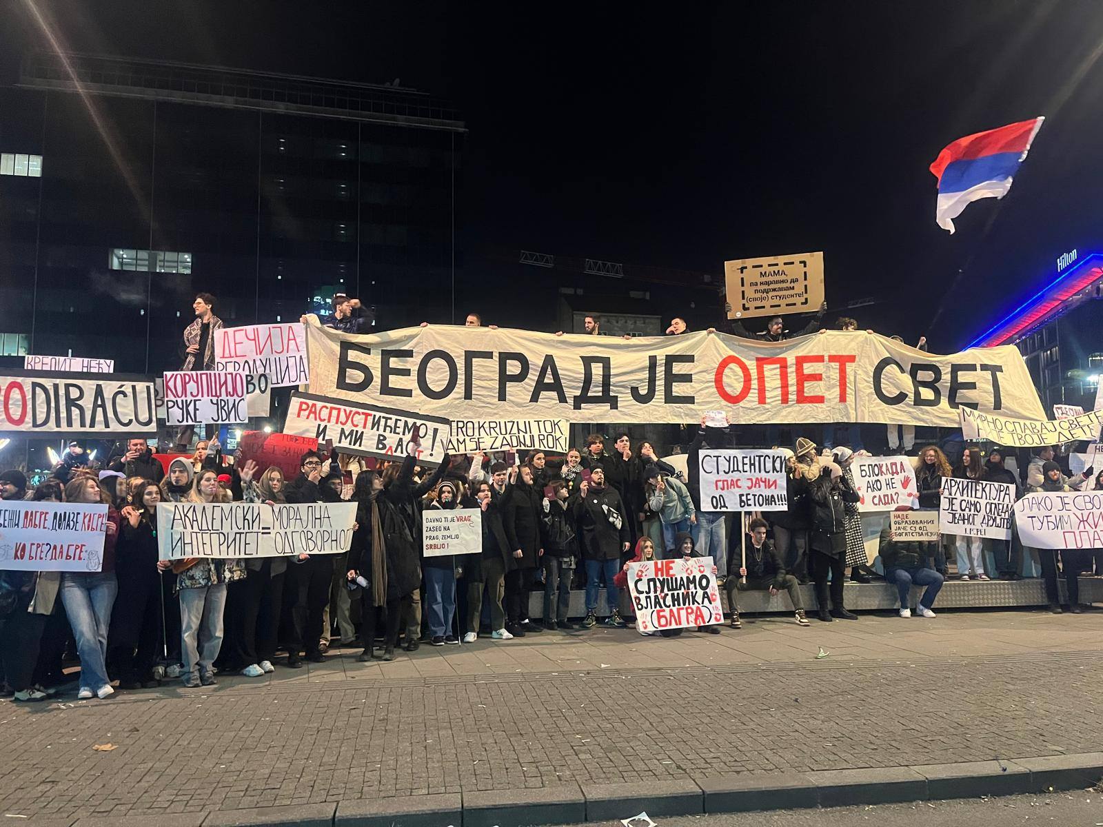 Protestat Në Serbi Njerëzit Duan Drejtësi