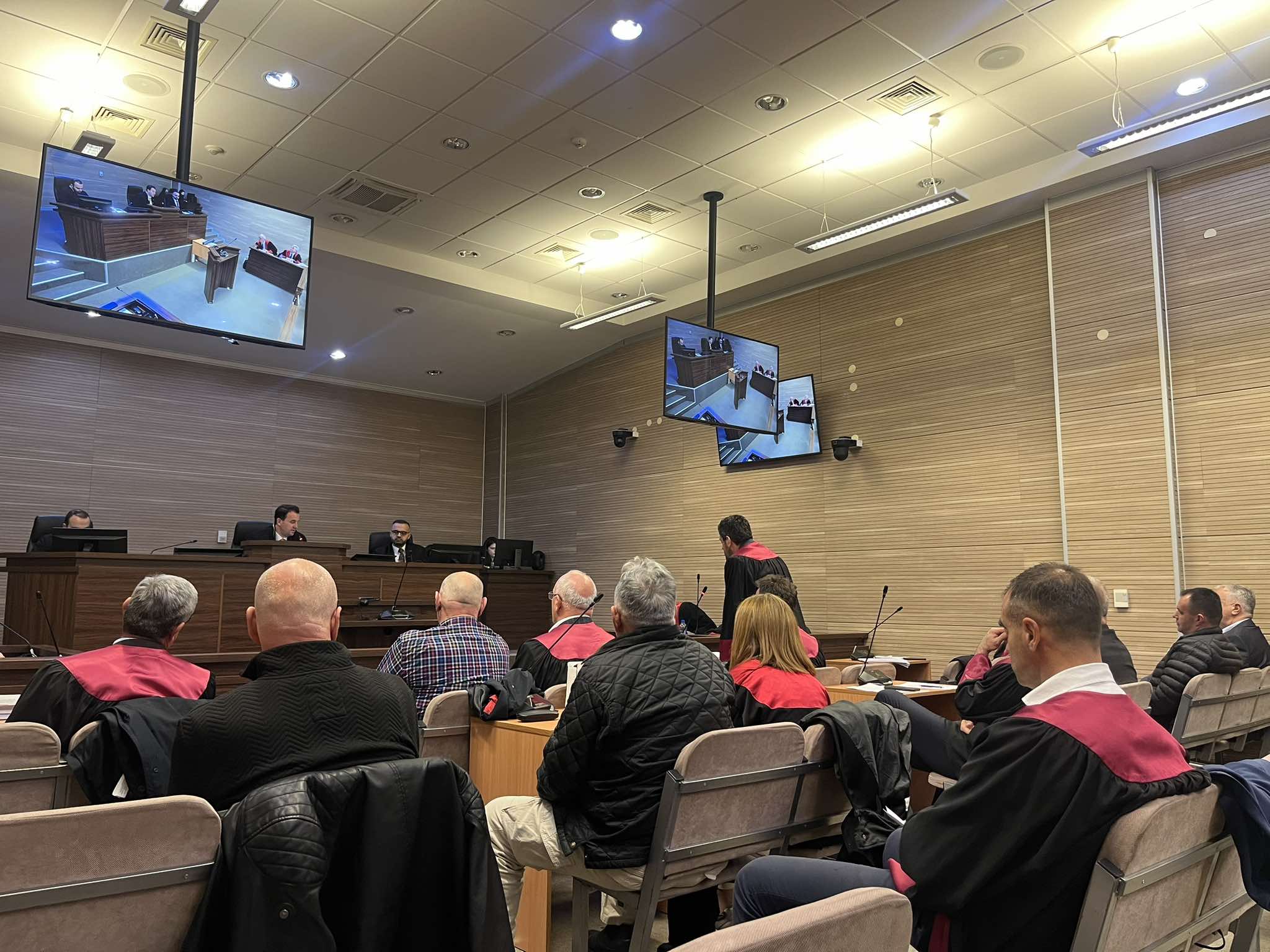 Gjykimi i të akuzuarve në rastin “Veteranët”, çfarë tha Agim Çeku në ...