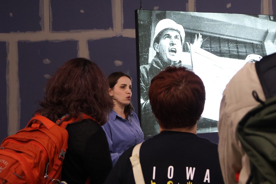 Mbi 1,200 nxënës e studentë vizituan Reporting House