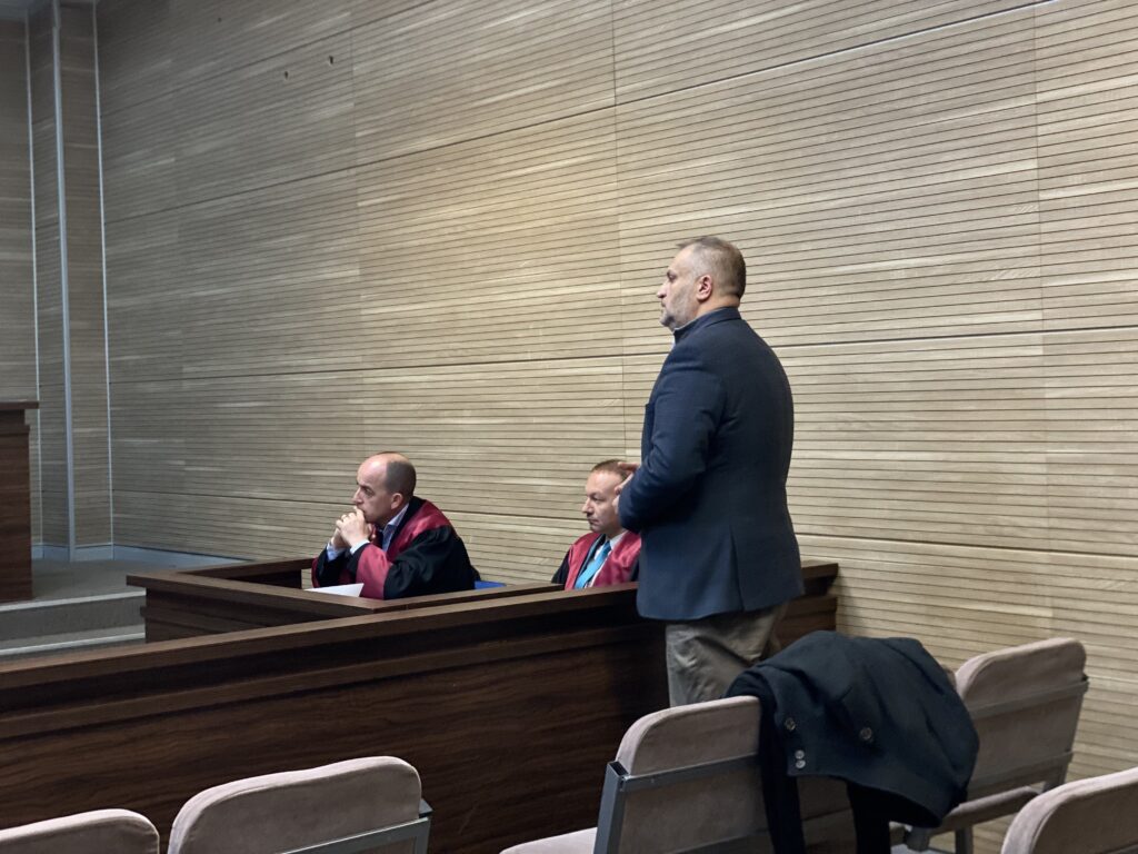 Ish-kryetari i Prishtinës Shpend Ahmeti para gjyqit nën akuzën për ...